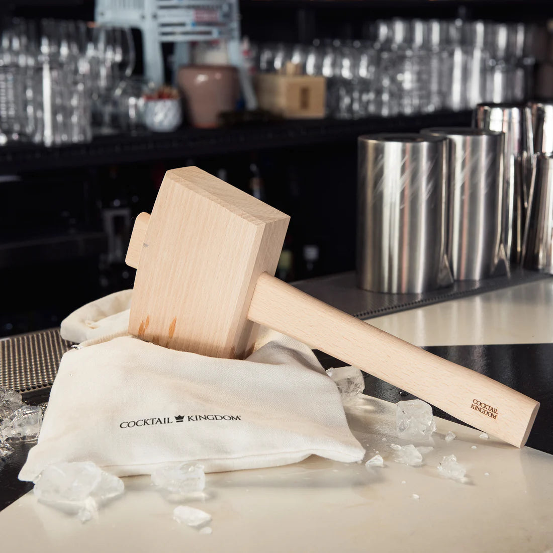 Cocktail Kingdom® El kit de mazo de hielo y bolsa Lewis "Schmallet ...